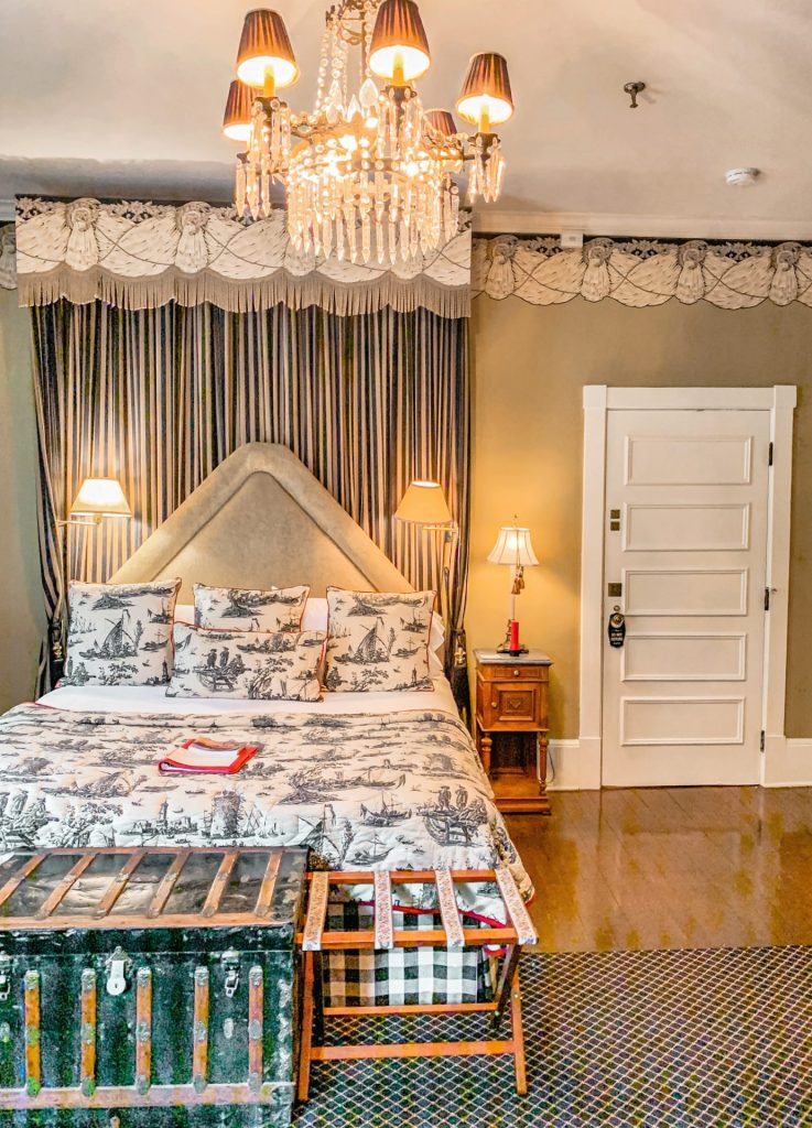 Visiting Savannah Georgia in the Winter | Staying at the Ballastone Inn