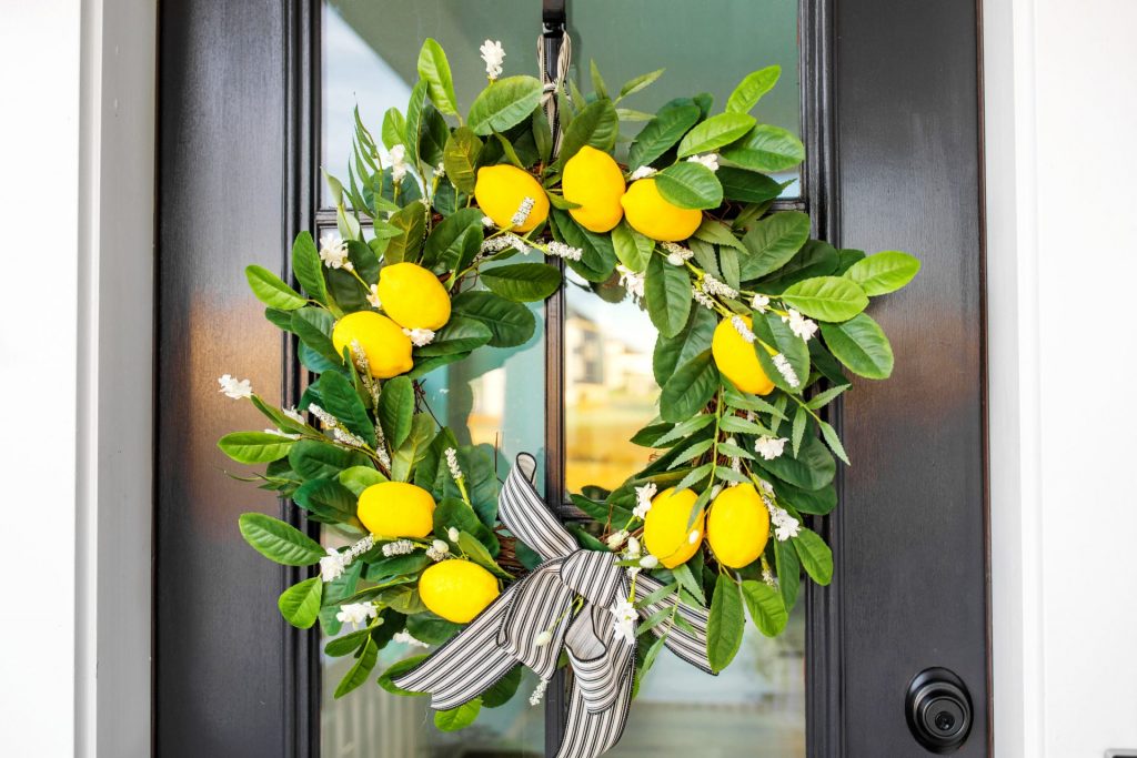 Do It Yourself: Lemon Citrus Wreath for a Summer Door + Video🍋