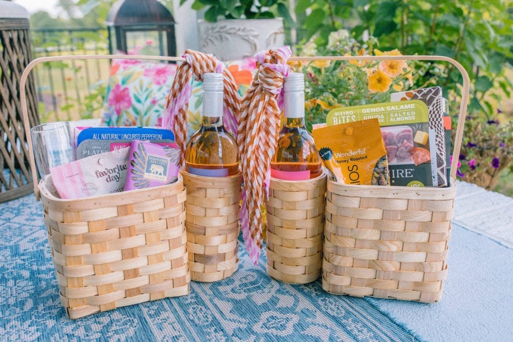 How to Make Adorable Picnic Gift Baskets for Your Guests