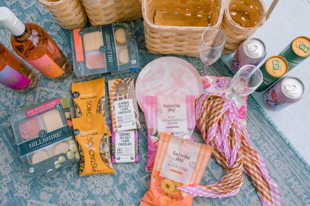 How to Make Adorable Picnic Gift Baskets for Your Guests
